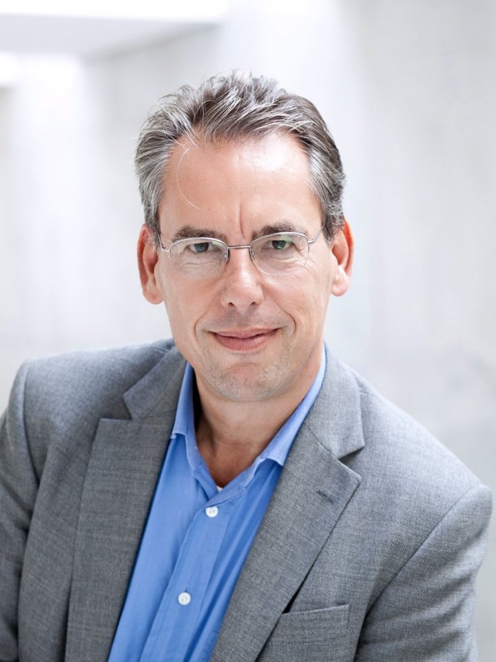 Sag‘ einfach ja | Bavaria Fiction GmbH Sag‘ einfach ja | Bavaria Fiction GmbH